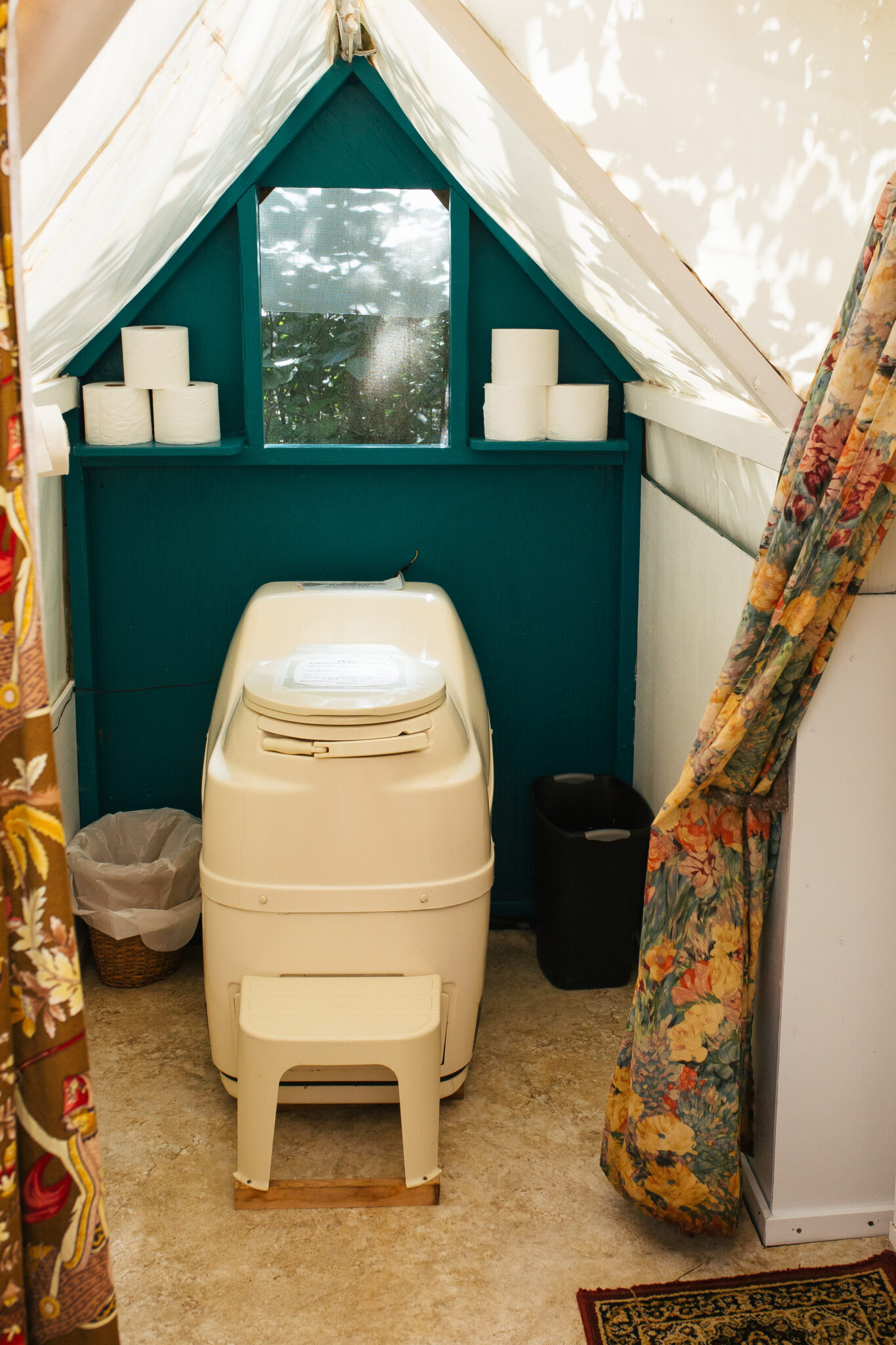 How to Use our Compost Toilets [VIDEO]